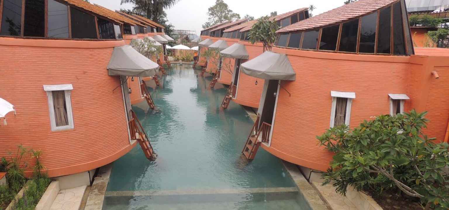 8 Rekomendasi Villa Semarang dengan Fasilitas Kolam Renang Terbaik