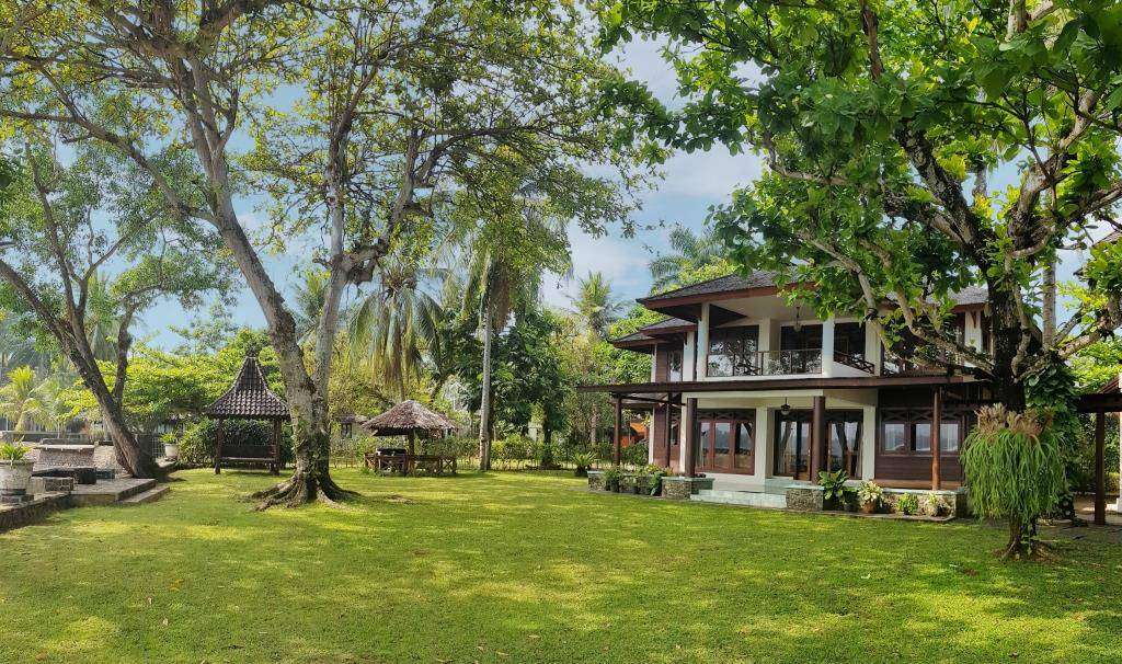 9 Rekomendasi Hotel dengan Akses Langsung ke Pantai di Anyer