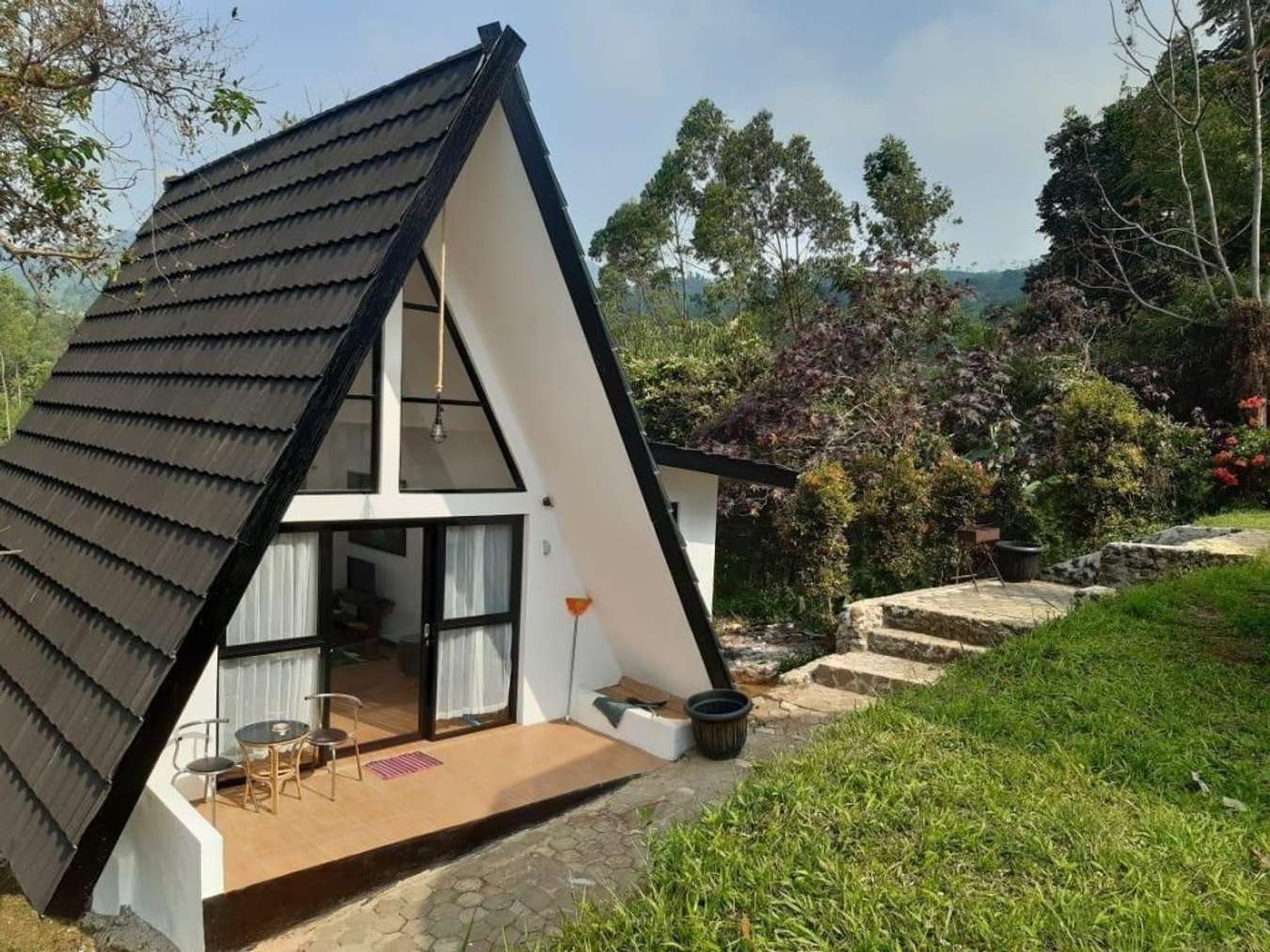 6 Rekomendasi Vila Romantis di Bandung untuk Staycation Romantis