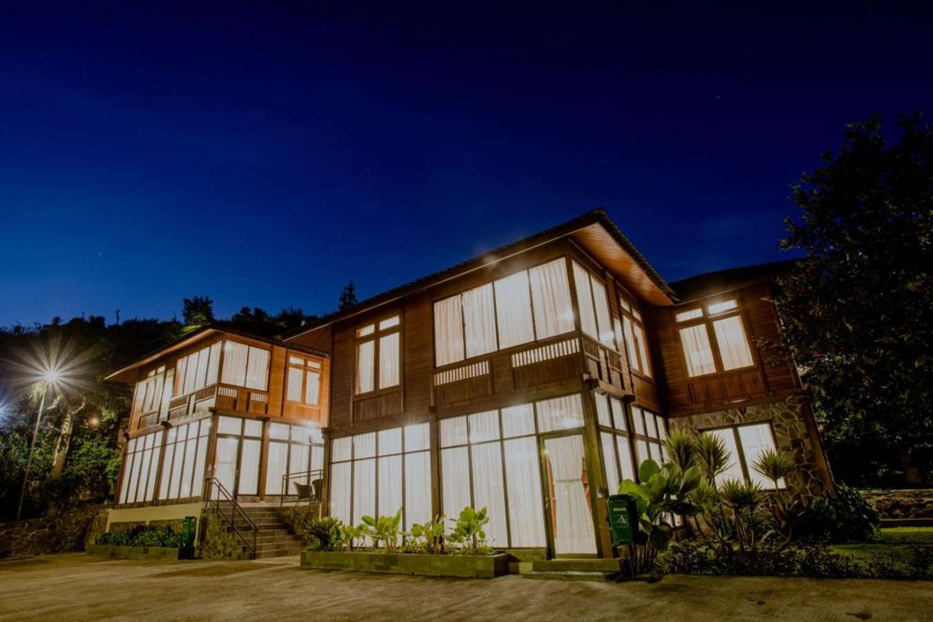 6 Vila Romantis di Puncak untuk Romantic Getaway