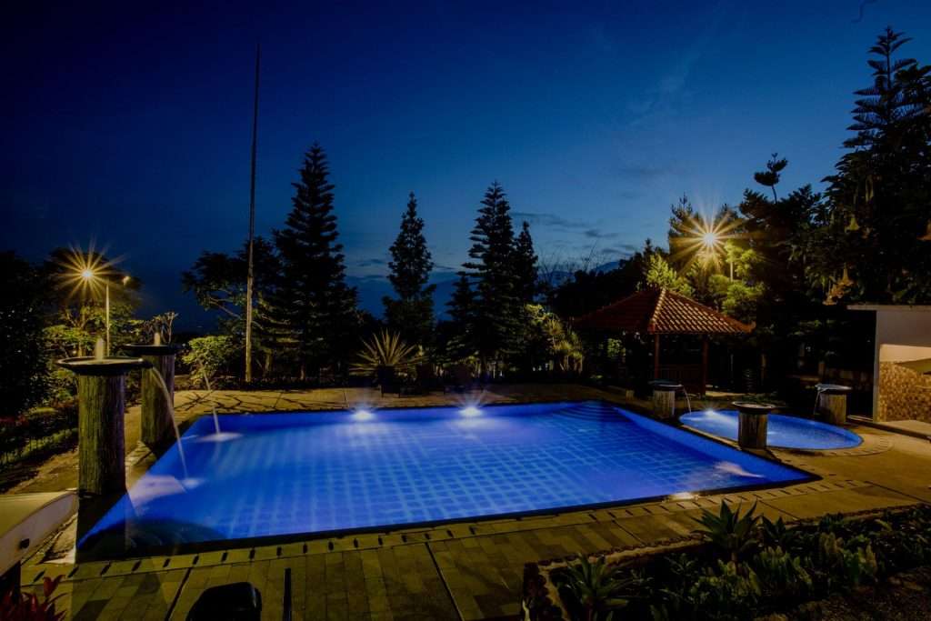 6 Vila Romantis di Puncak untuk Romantic Getaway