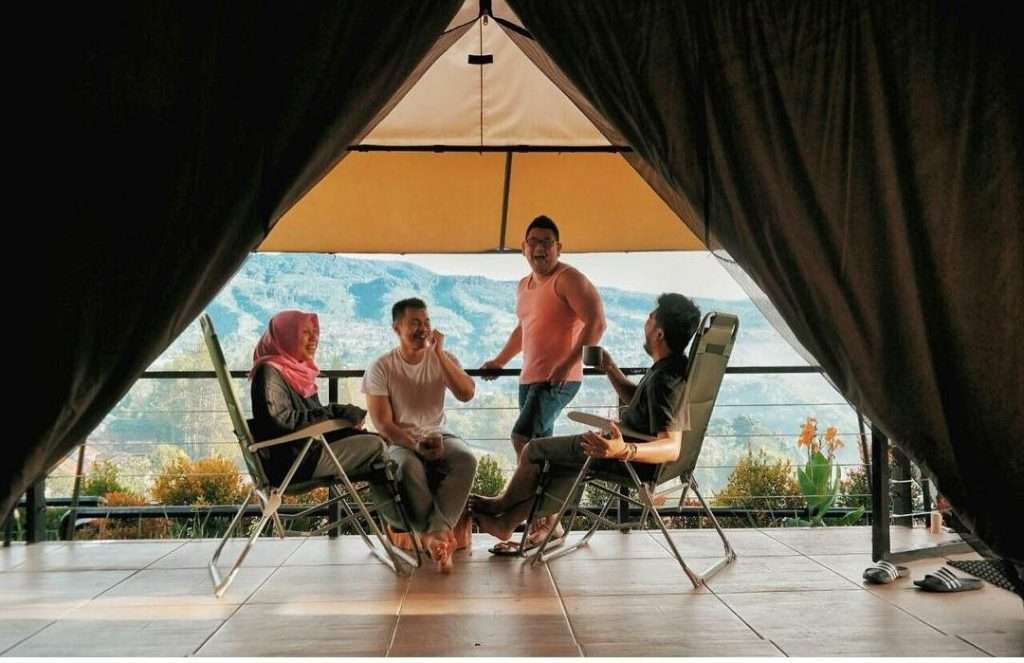 15 Tempat Glamping di Indonesia Terfavorit