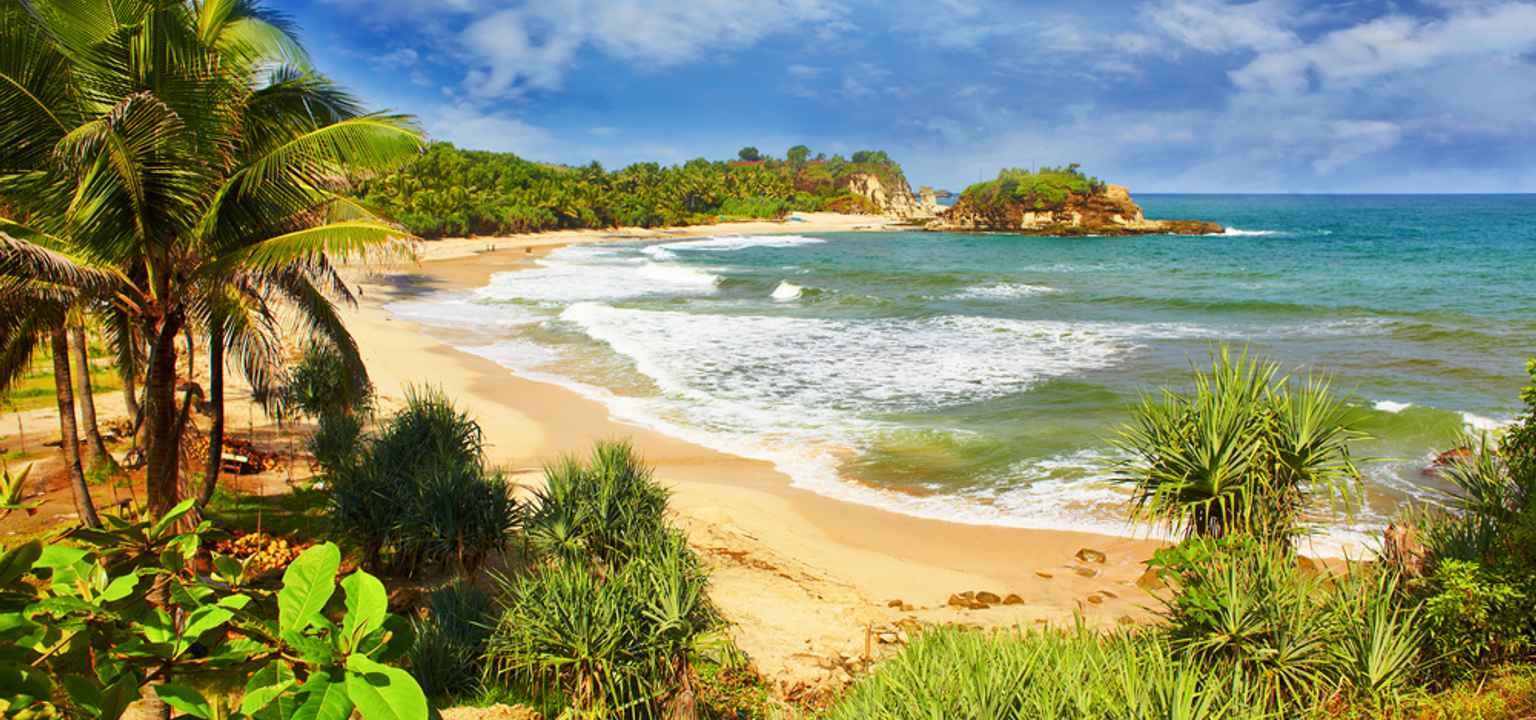 7 Pantai Indah di Pulau Jawa, Bisa Bikin Terpesona!