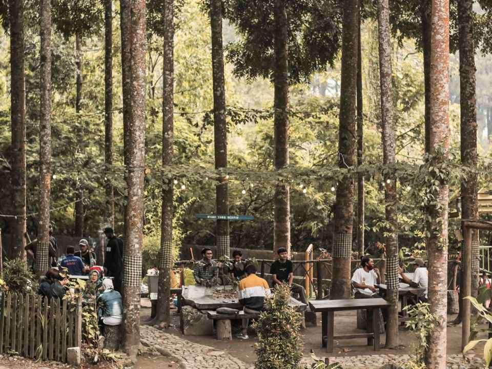 12 Rekomendasi Tempat Glamping di Puncak View Menakjubkan