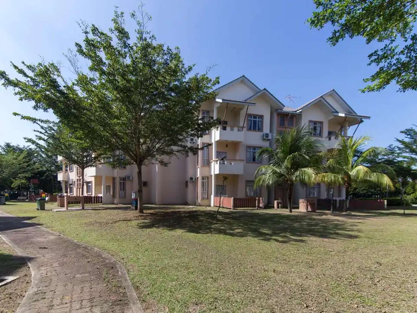5 Rekomendasi Hotel dengan Fasilitas Kolam Renang di Sepang