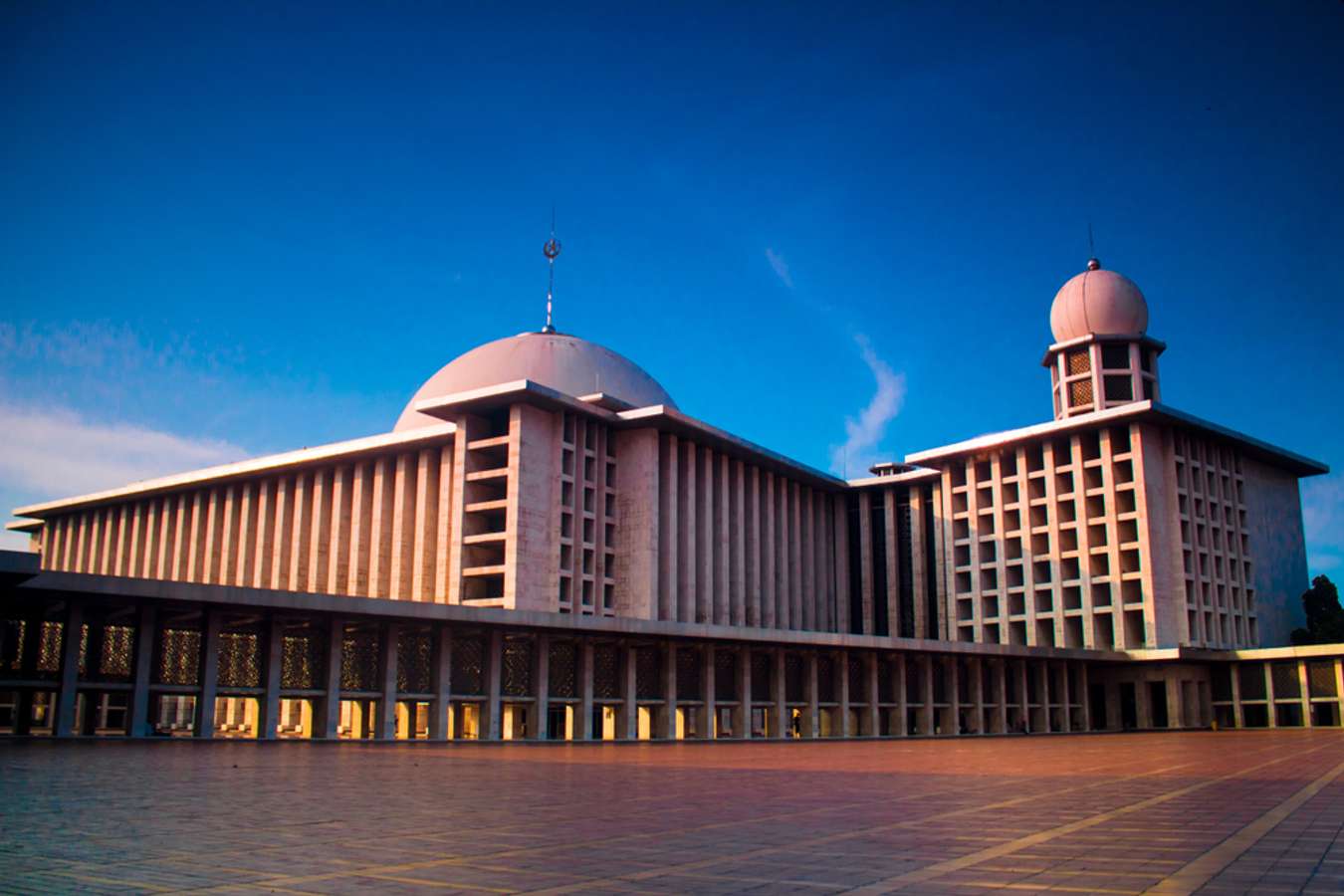 10 Masjid Bersejarah, Destinasi Wisata Religi di Jakarta Terfavorit
