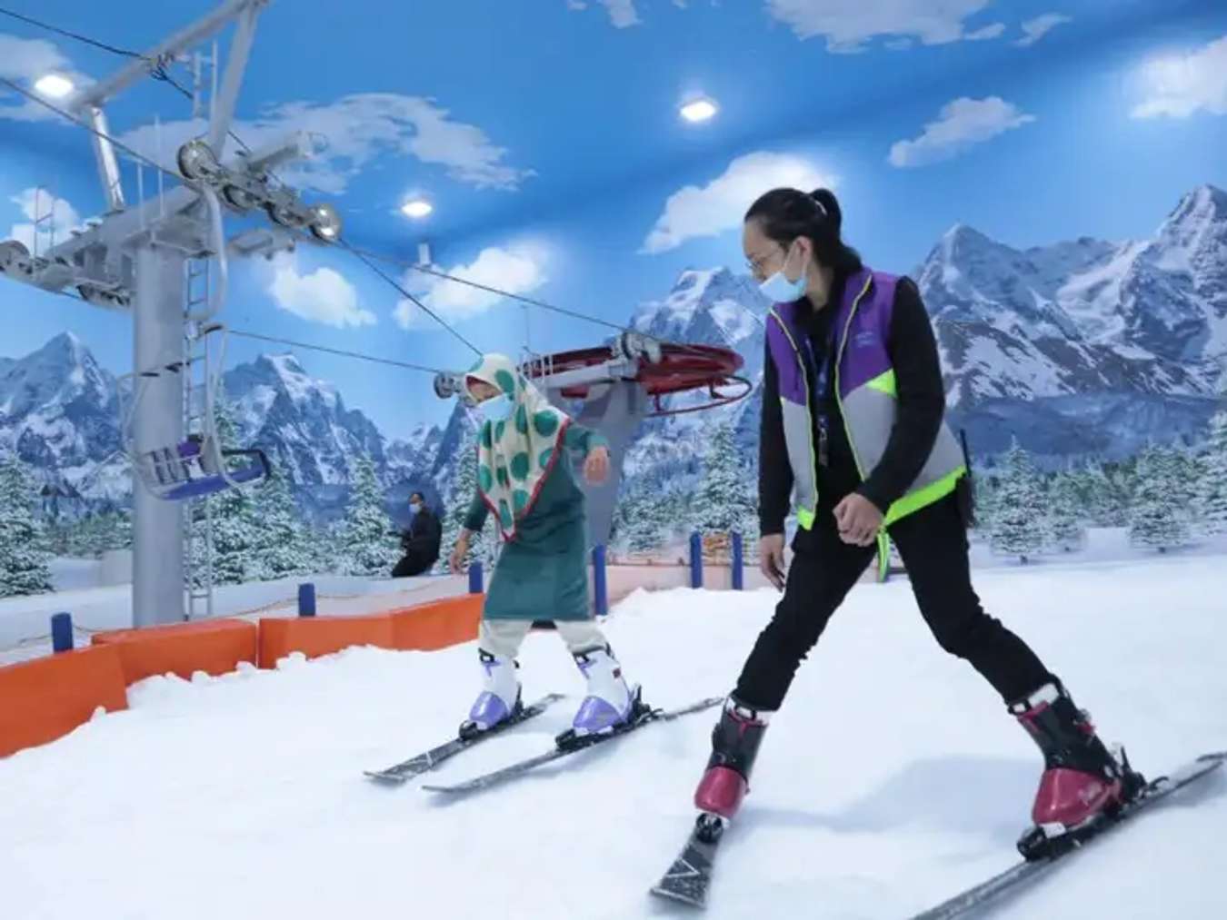 Tak Perlu ke Eropa, Main Salju Bisa di Trans Snow World Bintaro Bersama ...