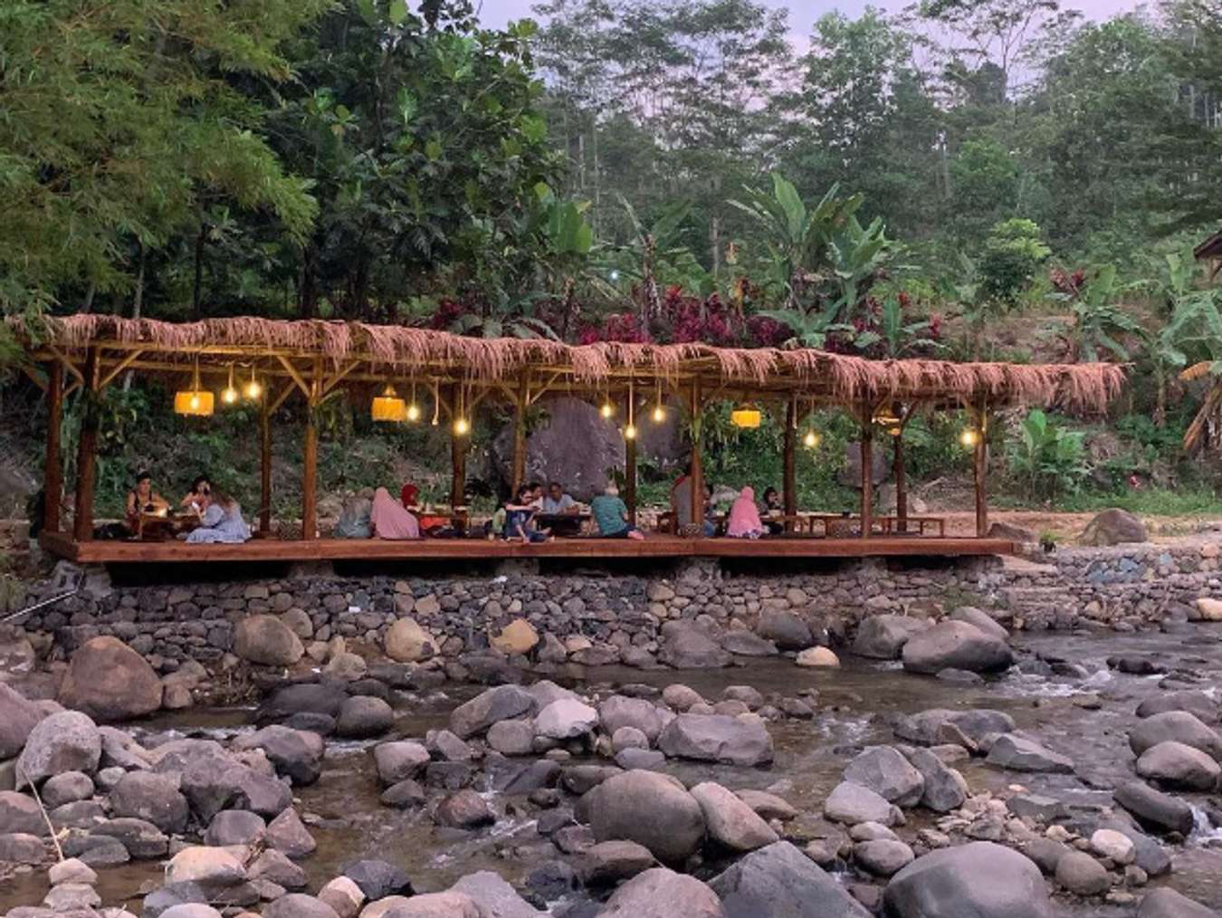 10 Tempat Ngopi di Sentul Paling Recomended dengan View Bagus