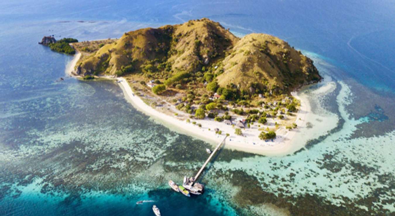 11 Daya Tarik Wisata Pulau di Labuan Bajo yang Bikin Terpesona