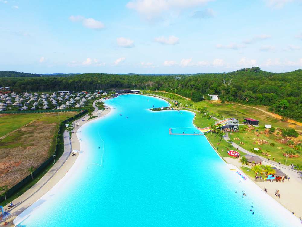 9 Kolam Renang Terbesar di Dunia, Ada yang di Indonesia!