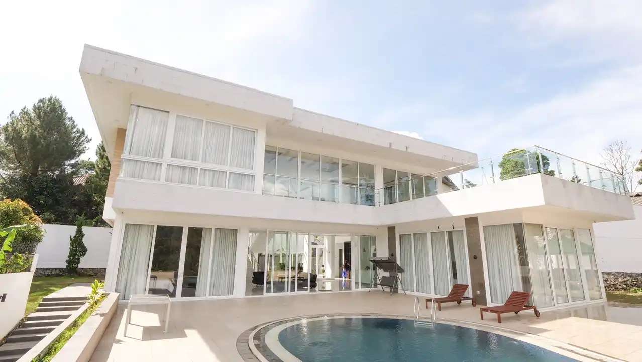 16 Villa di Sentul untuk Keluarga, Muat Banyak & Ada Pilihan Kolam Renang