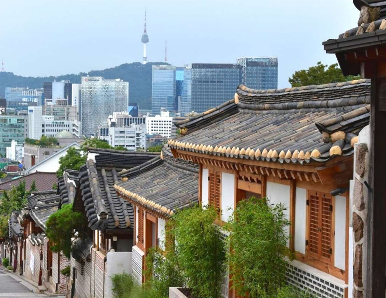 Khám phá vẻ đẹp thanh bình của làng cổ Bukchon Hanok