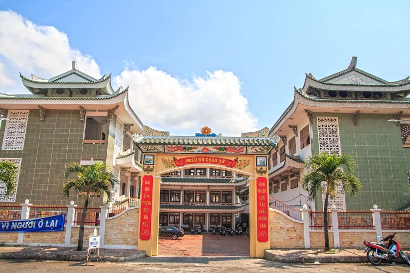 Chợ Châu Đốc: Kinh nghiệm khám phá chi tiết nhất từ Traveloka