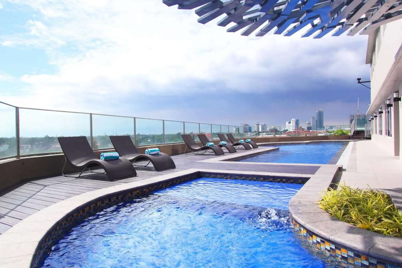 🏊‍♀️ Best Pool Hotels & Resorts For a Memorable Staycation in Manila