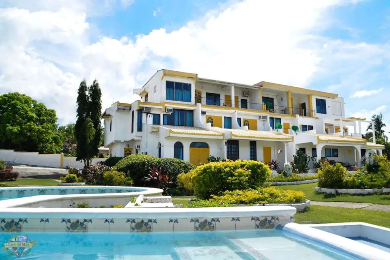 Beachfront Bliss: Explore the Top Hotel & Villas in Philippine