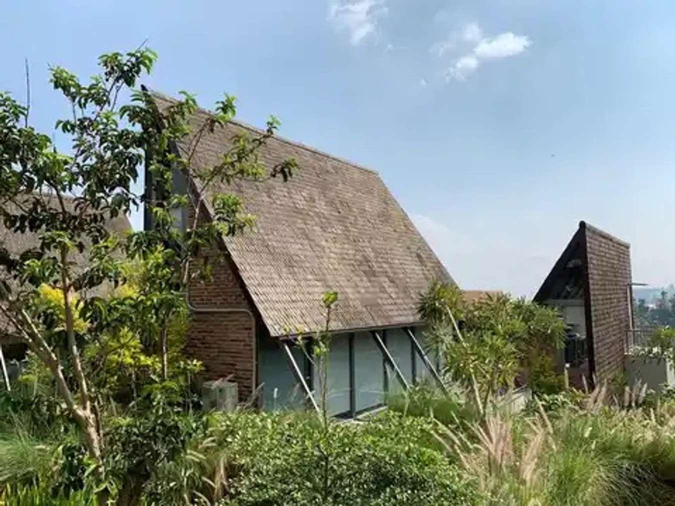 8 Villa Unik di Bandung, Bikin Jiwa Petualang Tak Terbendung!