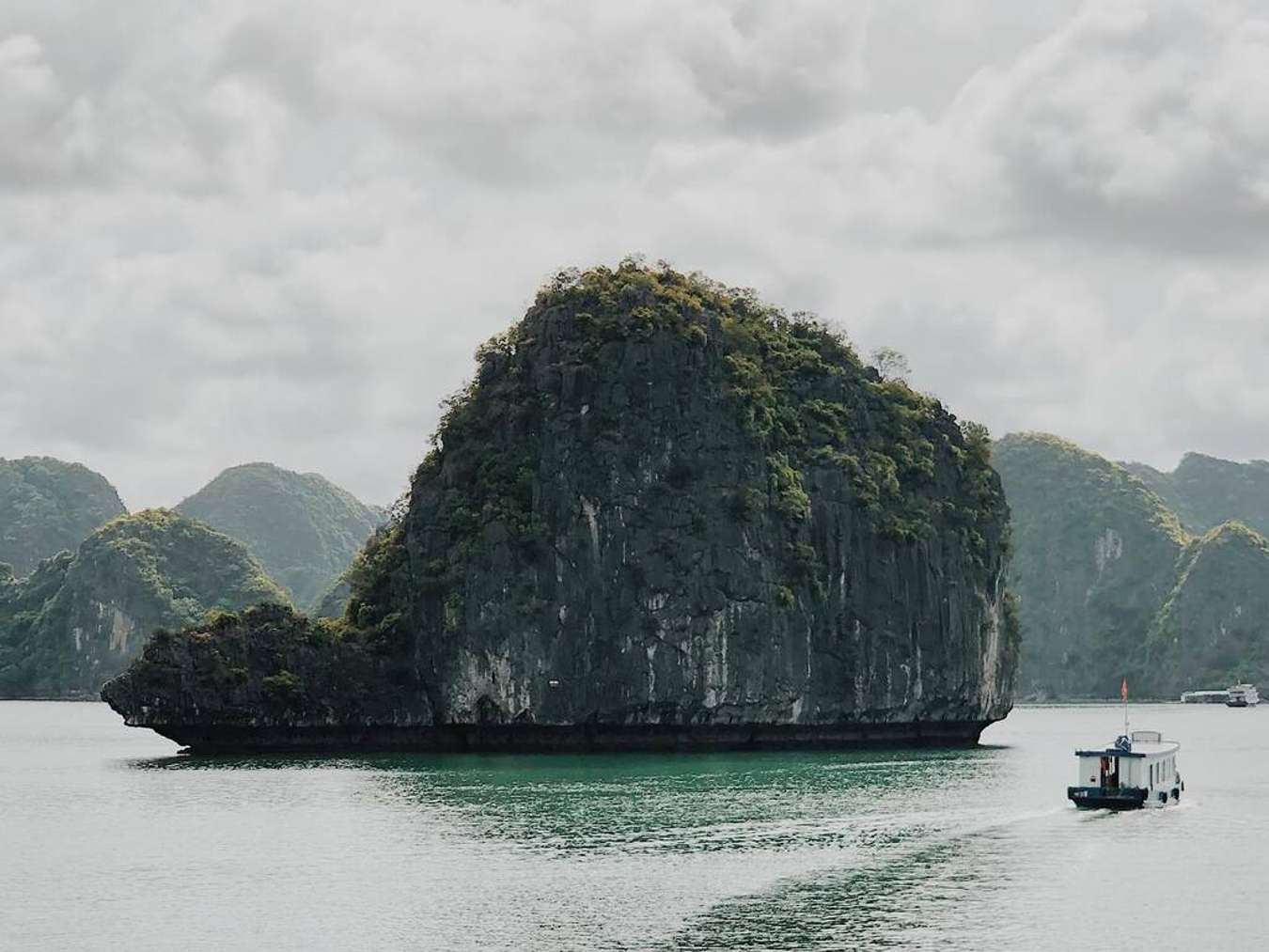 Hòn Rùa Cát Bà - Khám phá vẻ đẹp thiên nhiên ban tặng Vịnh Lan Hạ
