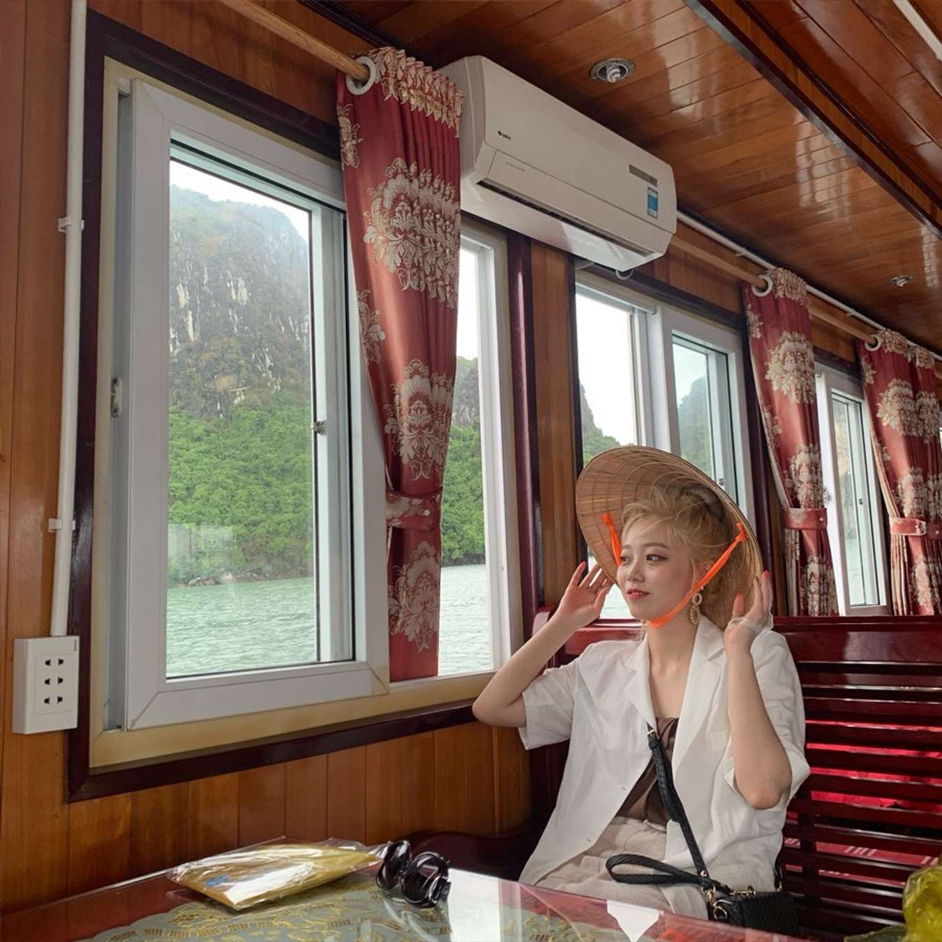 Khám phá hòn Soi Sim – “Zakynthos” giữa lòng Vịnh Hạ Long