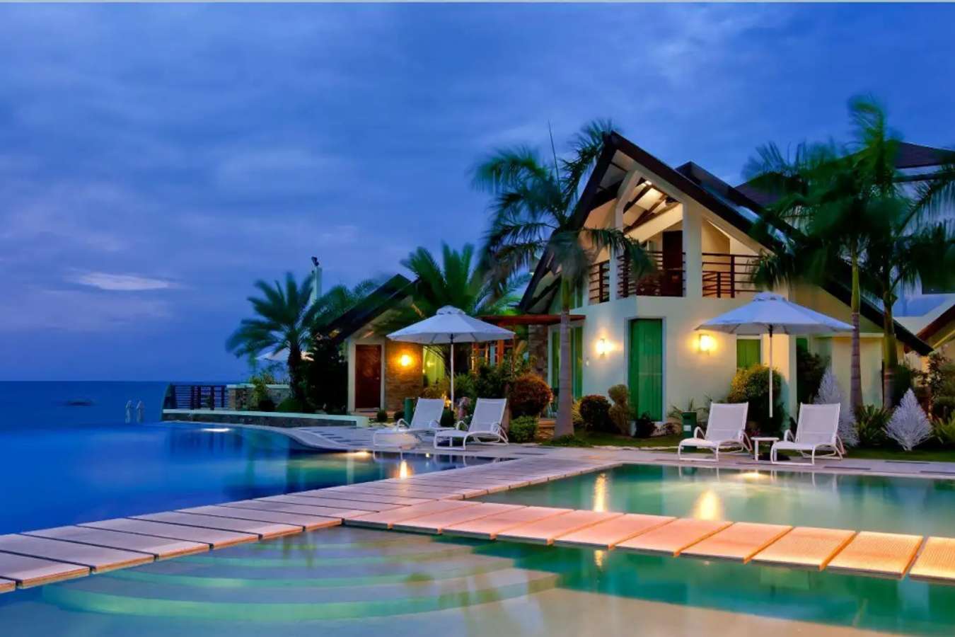 Beachfront Bliss: Explore the Top Hotel & Villas in Philippine