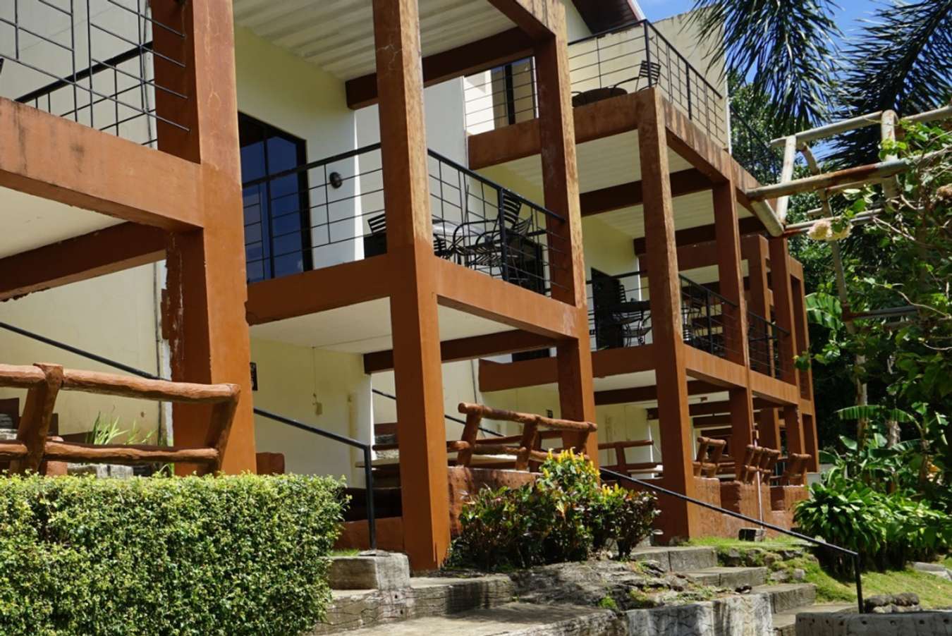 🏘️ Affordable Staycation Bliss: Tanay's Best Budget-Friendly Spots