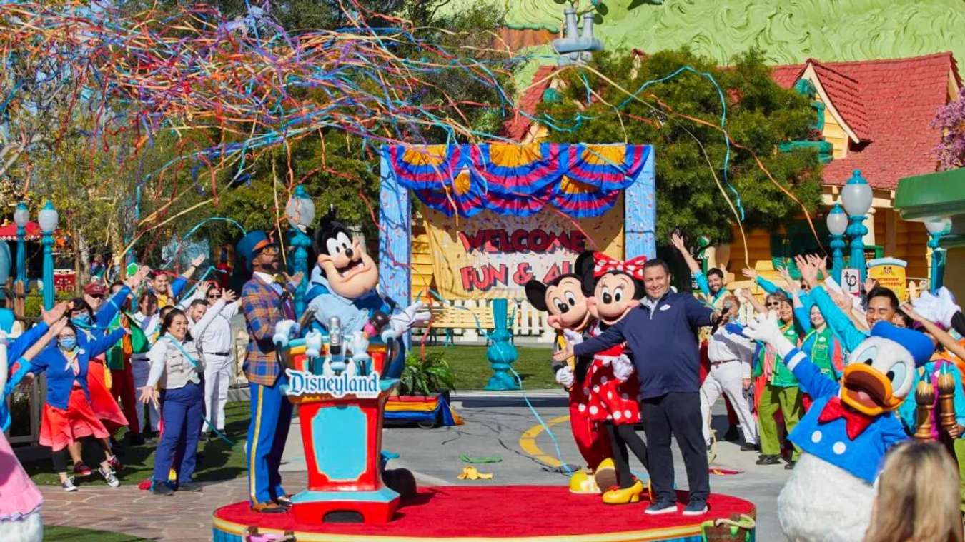Công viên Disneyland ở Mỹ và những kinh nghiệm du lịch chi tiết nhất