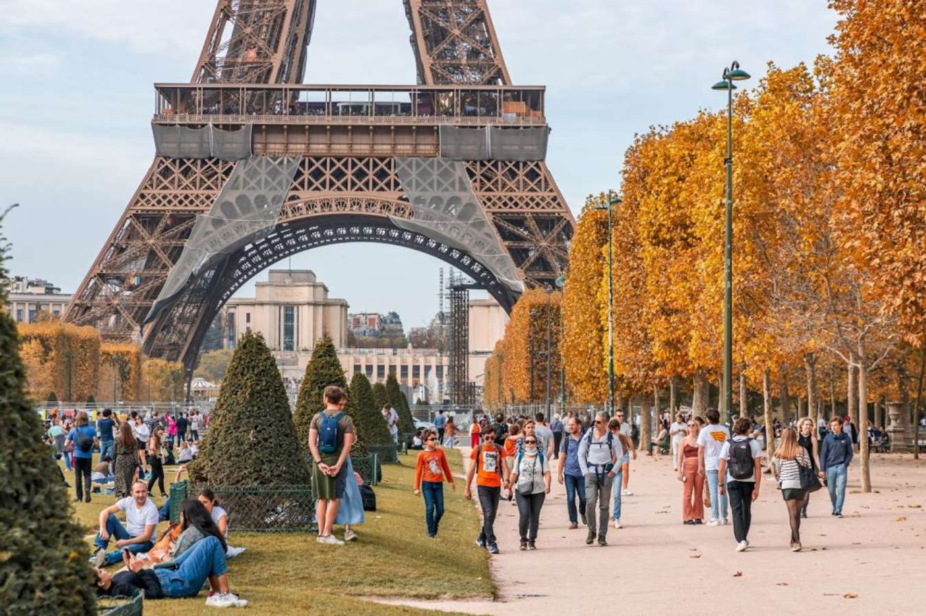 Tháp Eiffel - Địa điểm du lịch và trải nghiệm lý tưởng trên đất Pháp