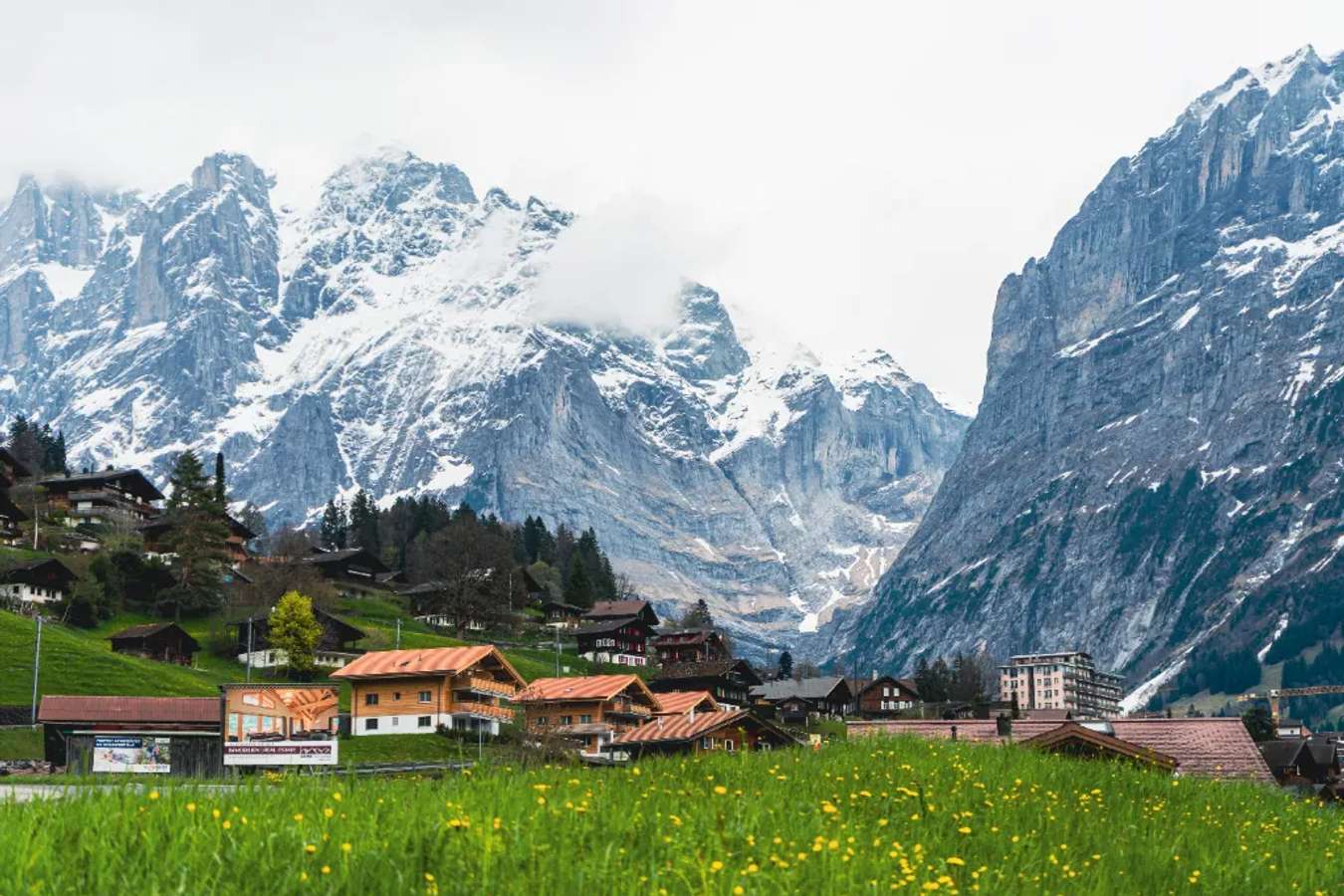 Grindelwald – Ngôi làng đáng yêu nấp mình dưới những ngọn núi tuyết