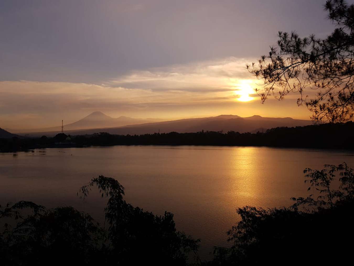 Ranu Pakis: Info Lokasi, Rute, Harga Tiket, dan Spot Cantiknya!