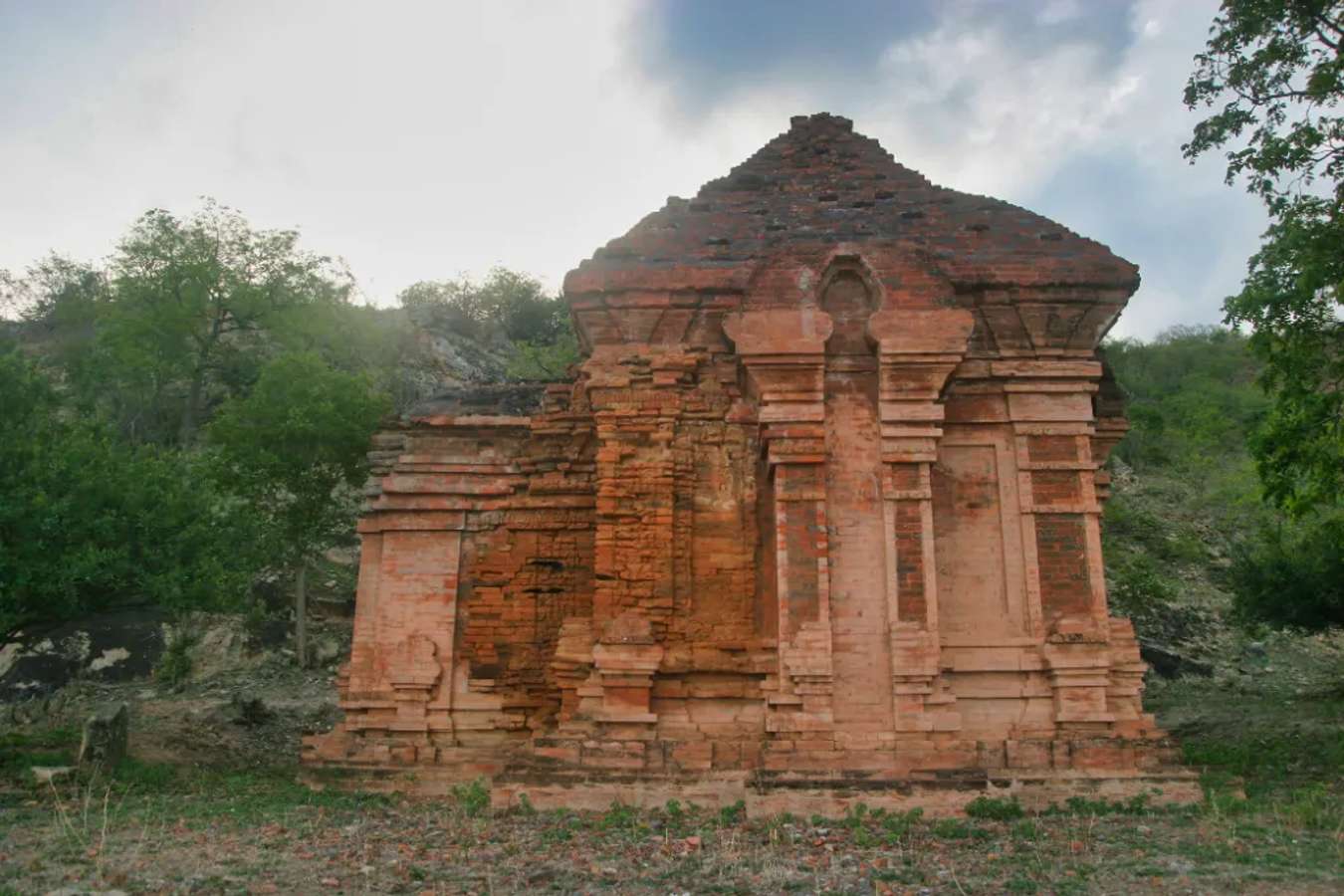 Tháp Po Dam – cụm đền tháp Champa đặc biệt ở Bình Thuận