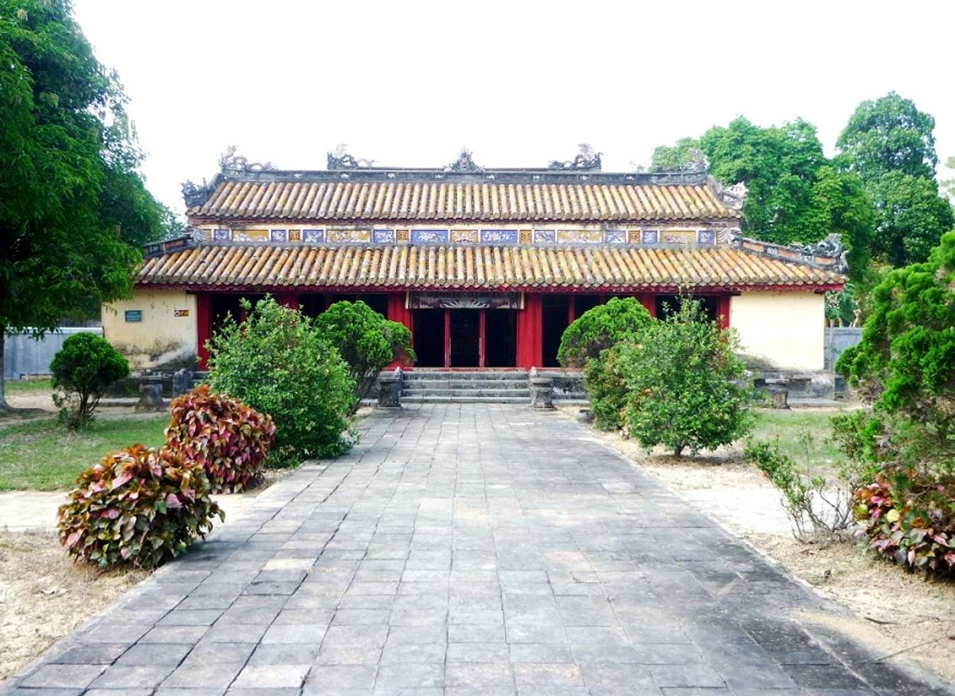 Du lịch Lăng Gia Long: Chiêm ngưỡng vẻ đẹp cổ kính, hữu tình