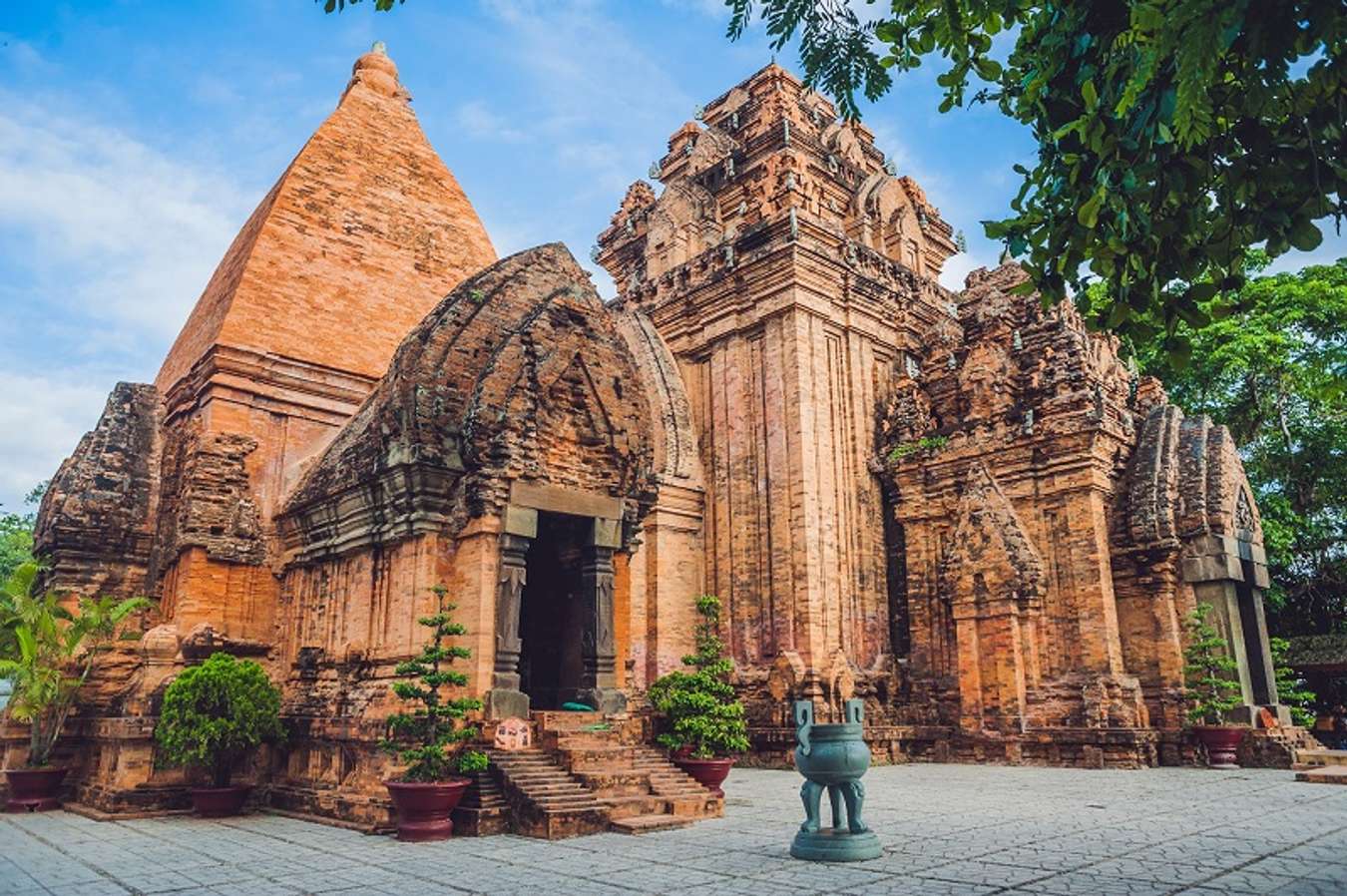 Tháp Bà Ponagar Nha Trang: Kinh nghiệm tham quan từ A-Z