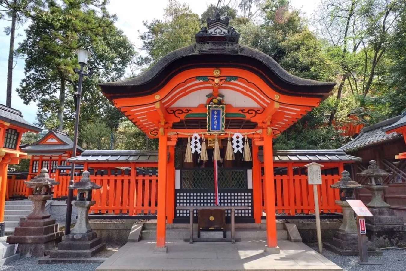 Đền thờ Fushimi Inari Taisha: Hướng dẫn tham quan chi tiết và lưu ý cần ...