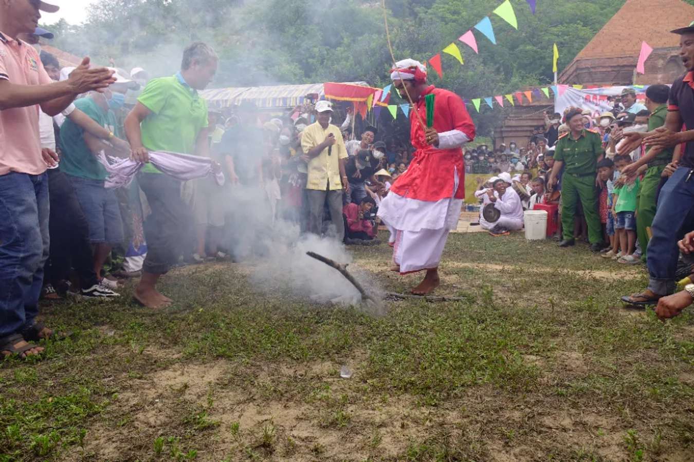 Yuer Yang Po Dam – Lễ hội cầu an đặc sắc trên tháp Po Dam