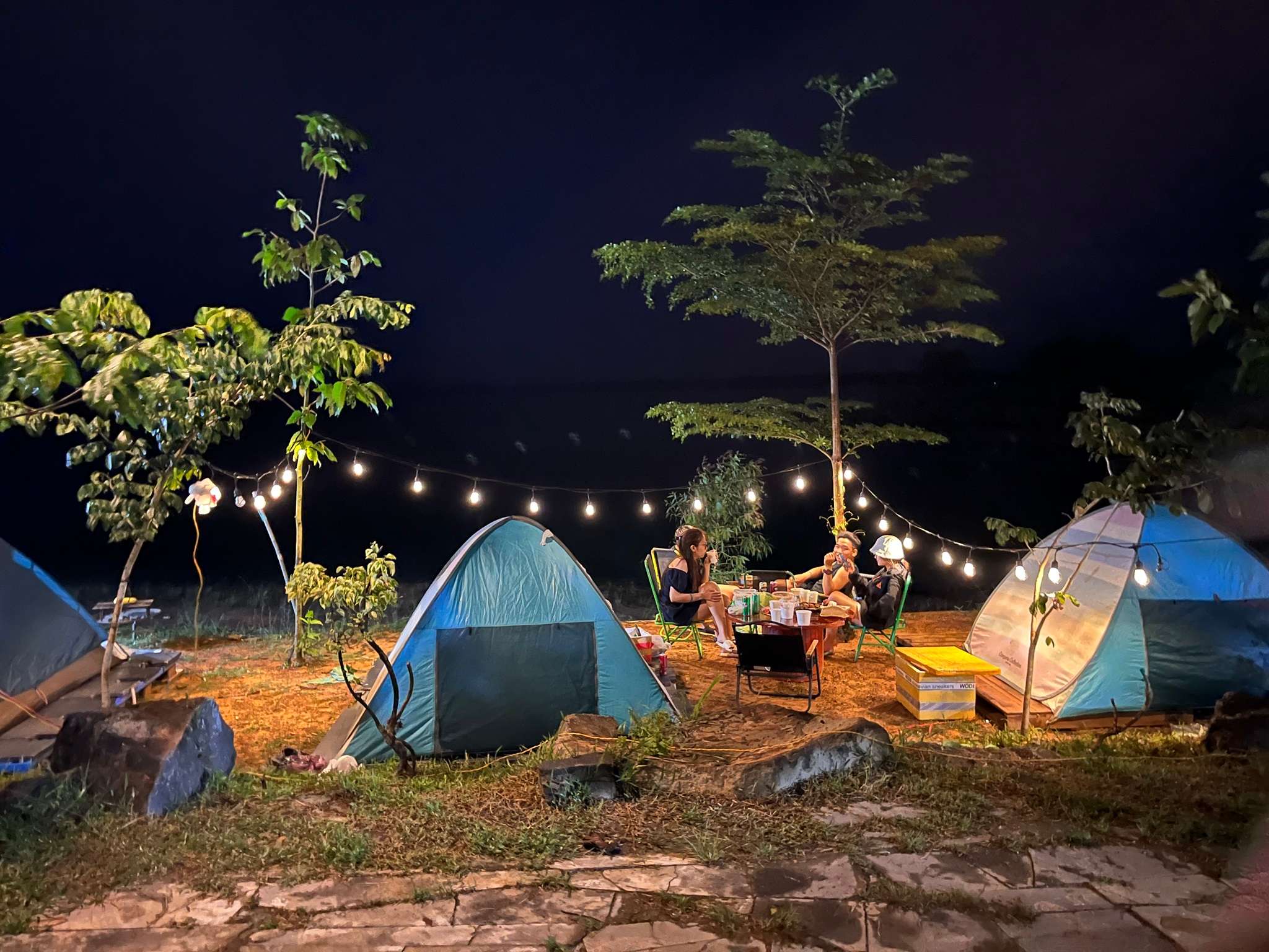 Camping Hồ Trị An từ bình dân đến sang chảnh