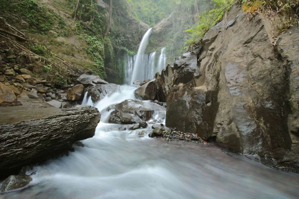 7 Air Terjun di Jawa Tengah, Pesona Alam yang Menyegarkan!
