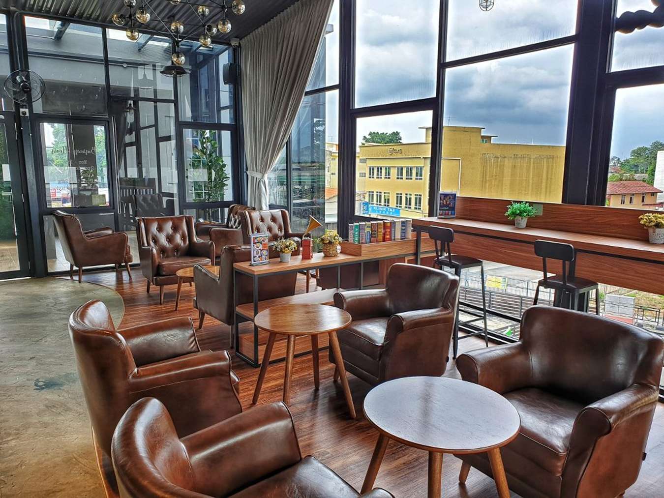 15 Aesthetic Cafes in Muar: Enjoying Food with the Best Views!