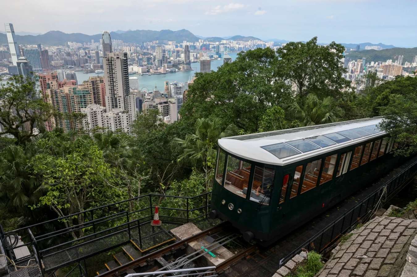 Panduan Lengkap untuk Petualangan Seru di Victoria Peak Tram
