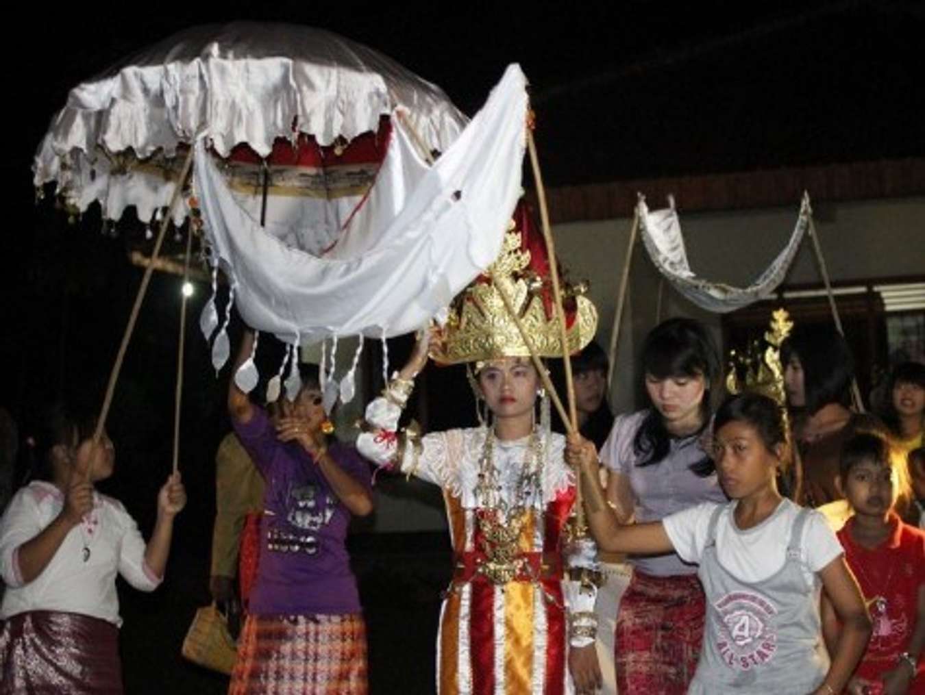 8 Upacara Adat Lampung Lengkap, Wajib Tahu!