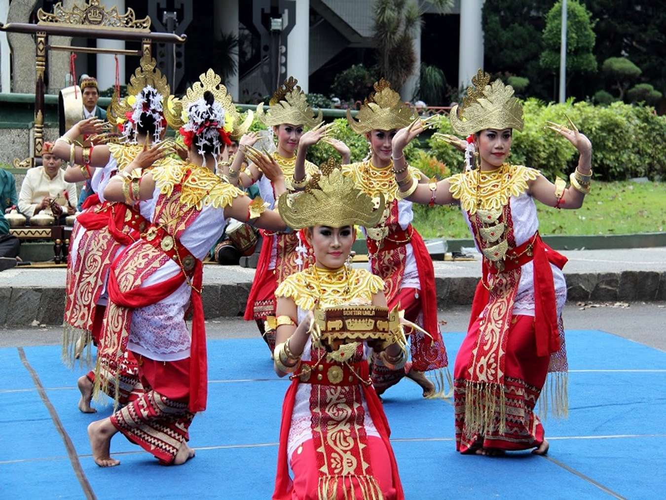 6 Tarian Tradisional Lampung yang Penuh Makna