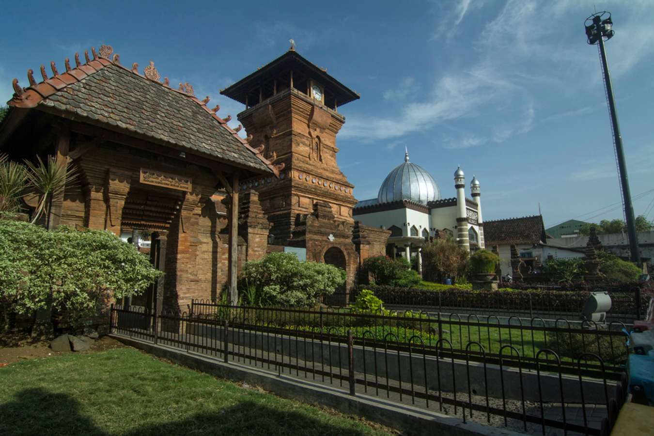 Mengenal Situs Religi Makam Sunan Muria, Punya View Super Keren!