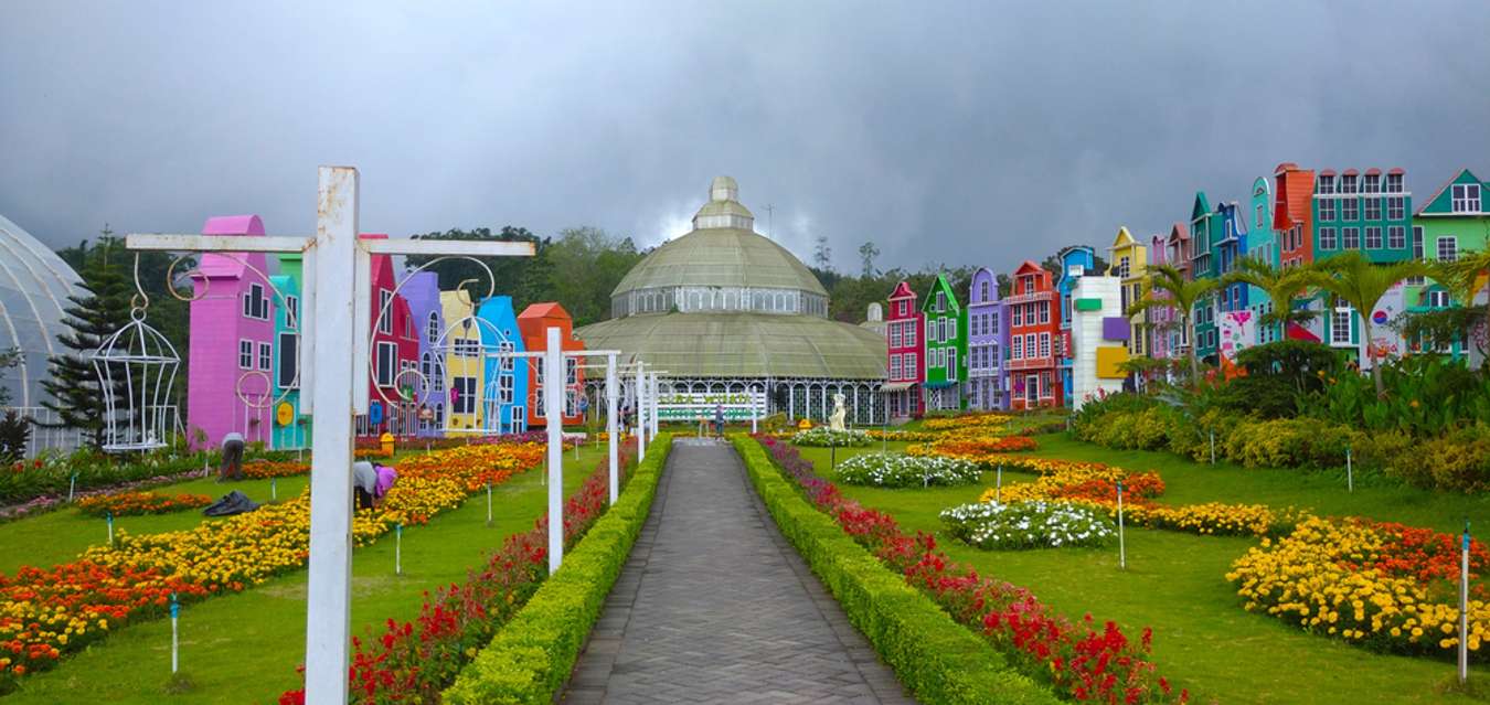 8 Wisata Healing Terbaik Taman Bunga Di Batu!