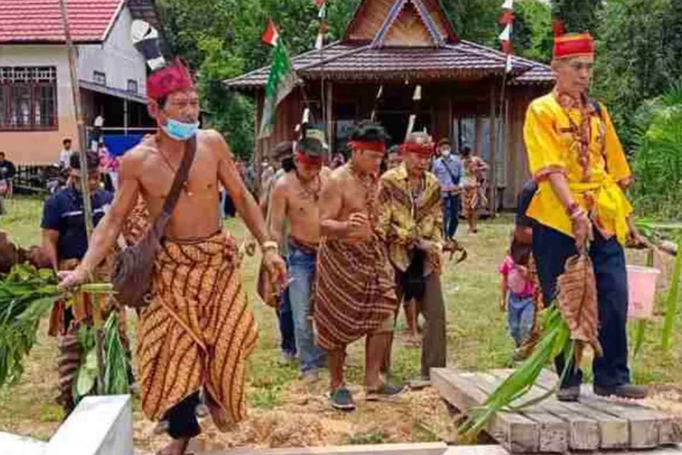 10 Upacara Adat Kalimantan Tengah, Suku Dayak