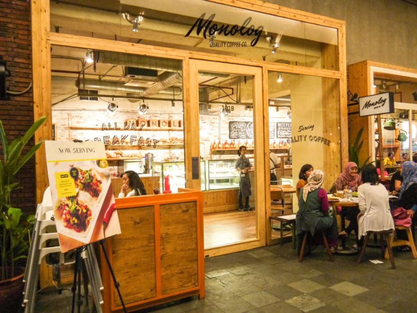 15 Cafe Dekat MRT, Cocok Buat Santai & WFC