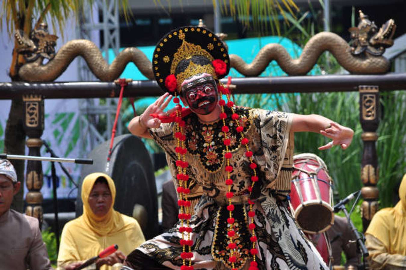 Mengenal Tari Topeng Cirebon, Sejarah, Asal, dan Maknanya