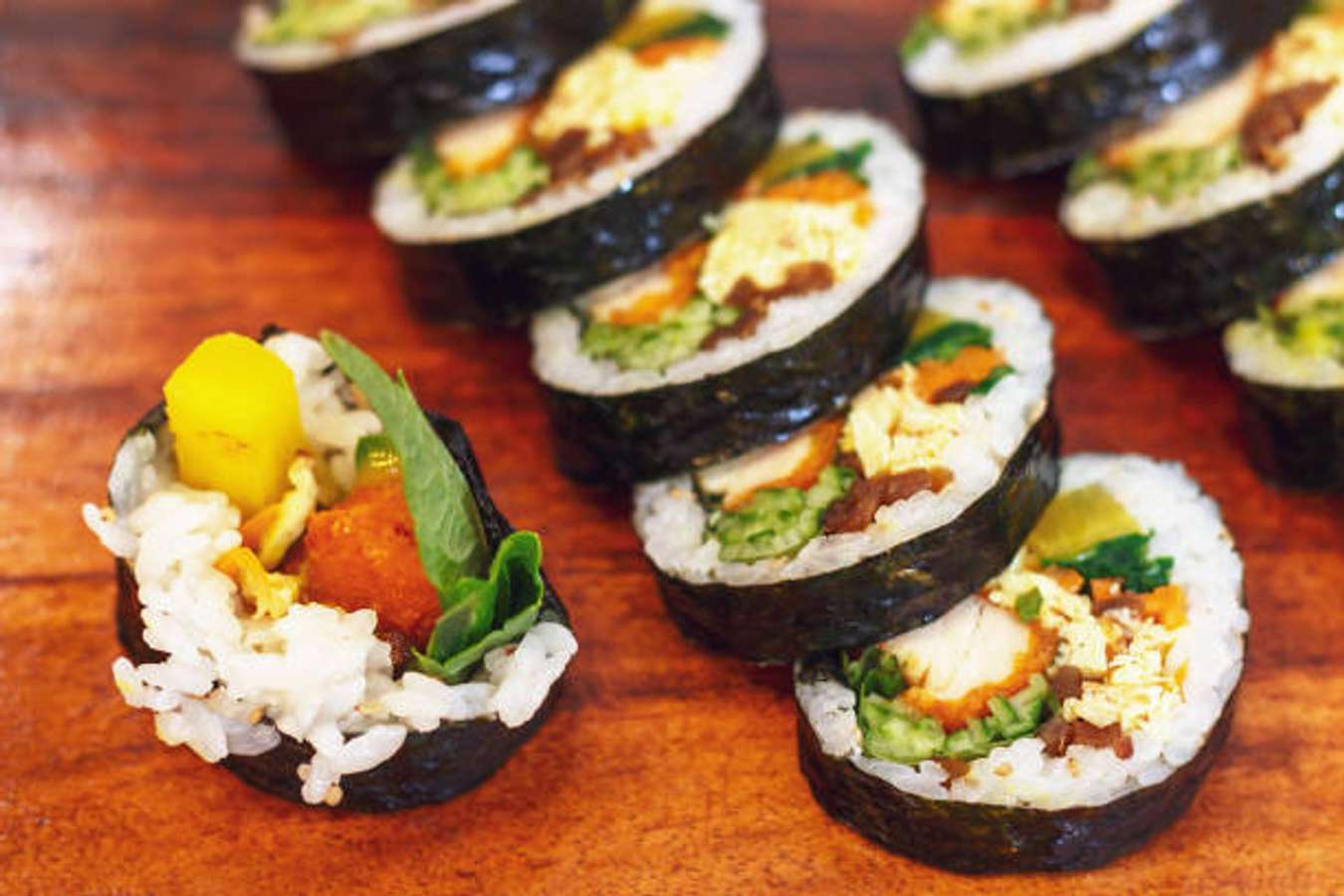 Rekomendasi KImbab di Jakarta, Isi Banyak, Rasa Enak!