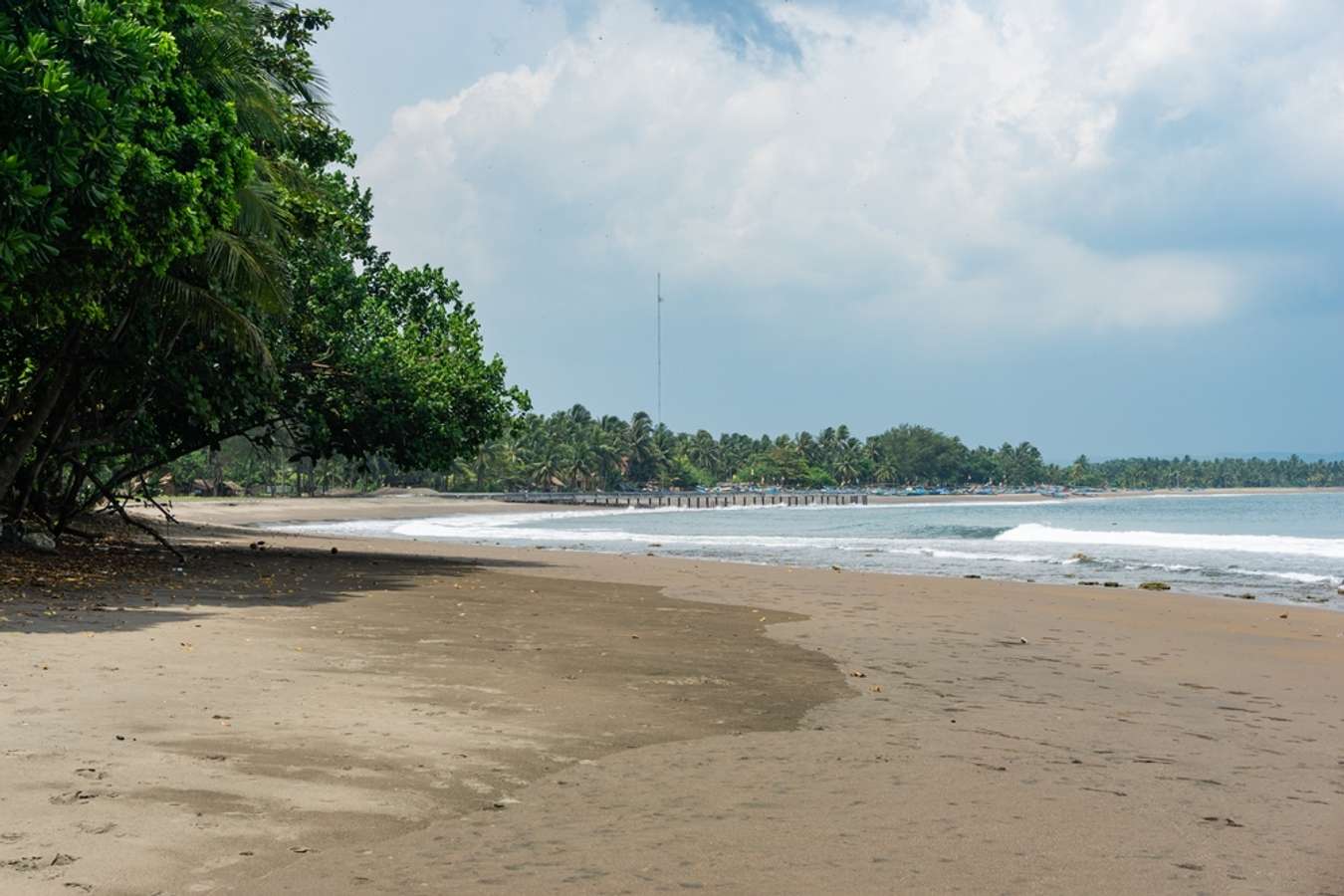 Pantai Batu Karas: Lokasi, Jam Buka, Harga Tiket Masuk, dan Daya Tariknya