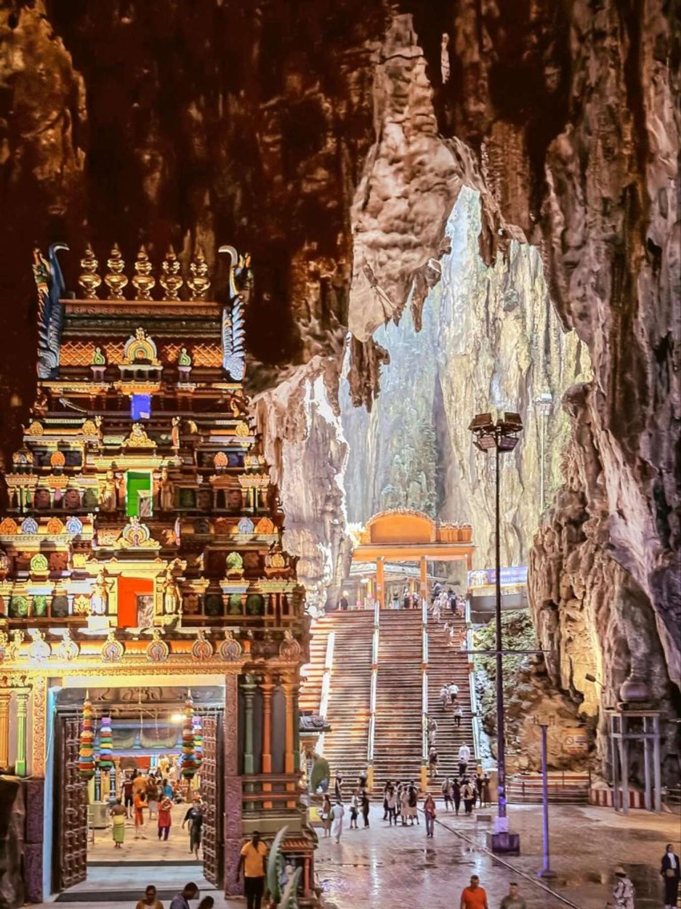 Chinh phục động Batu - Thánh địa của đạo Hindu tại Malaysia