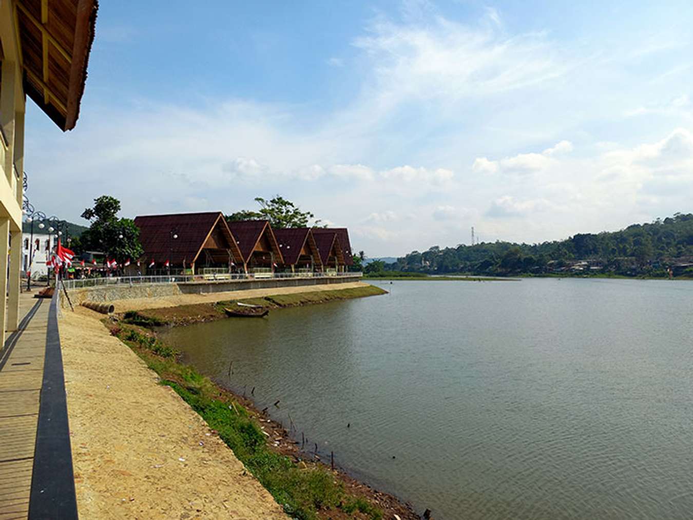 10 Destinasi Dekat Stasiun Padalarang, Yuk Eksplor!