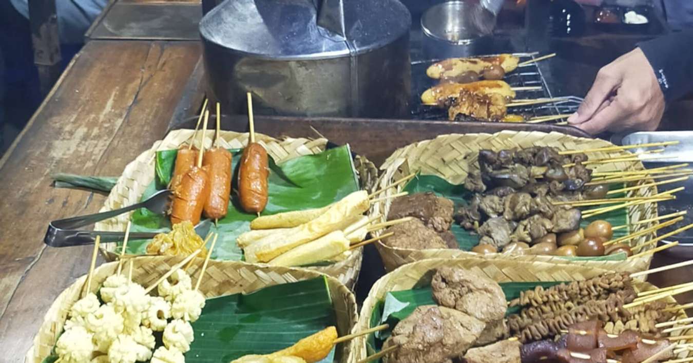 10 Angkringan Bandung yang Enak dan Harganya Terjangkau