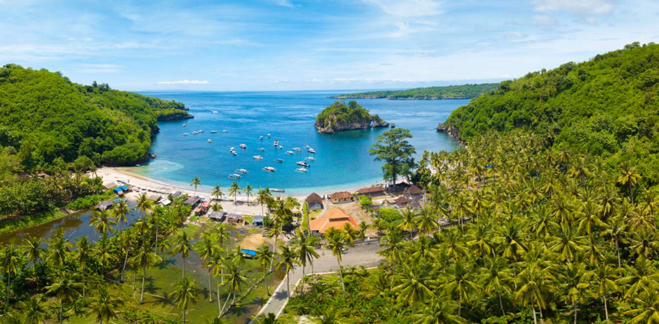 Rasakan Liburan Berbeda dengan Pemandangan yang Cantik di Crystal Bay ...